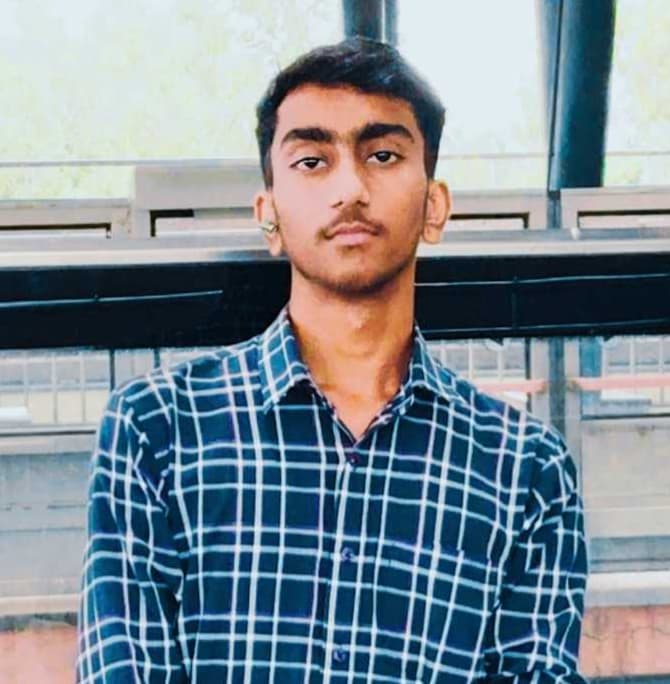 Intel and Tata Join Forces for Chip Manufacturing in India: What the New Deal Means - Comparos.in